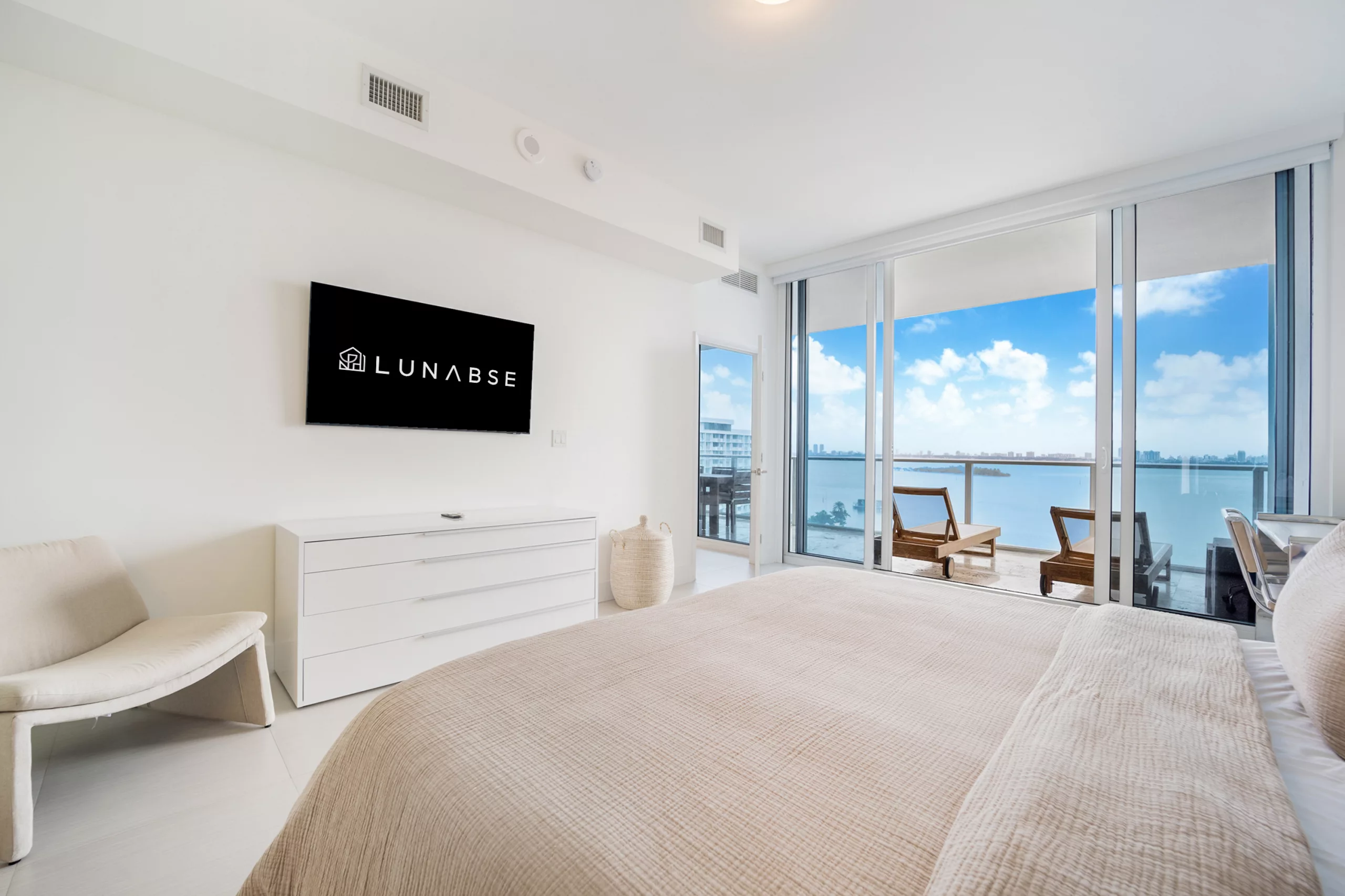 Free Guides for Vacation Home Management - Lunabase